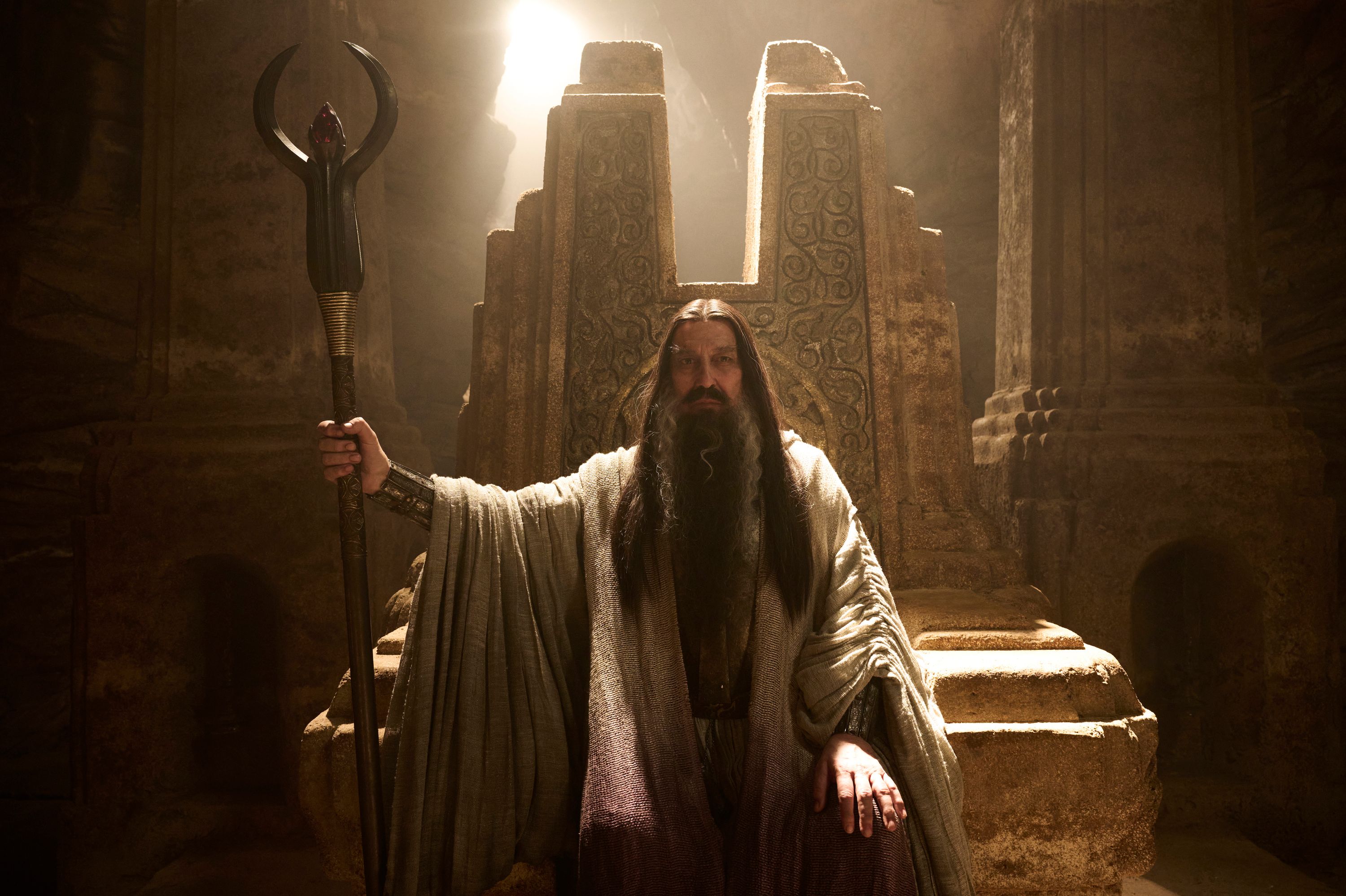 Rings of Power’s season finale keeps Gandalf and Dark Wizard mysterious