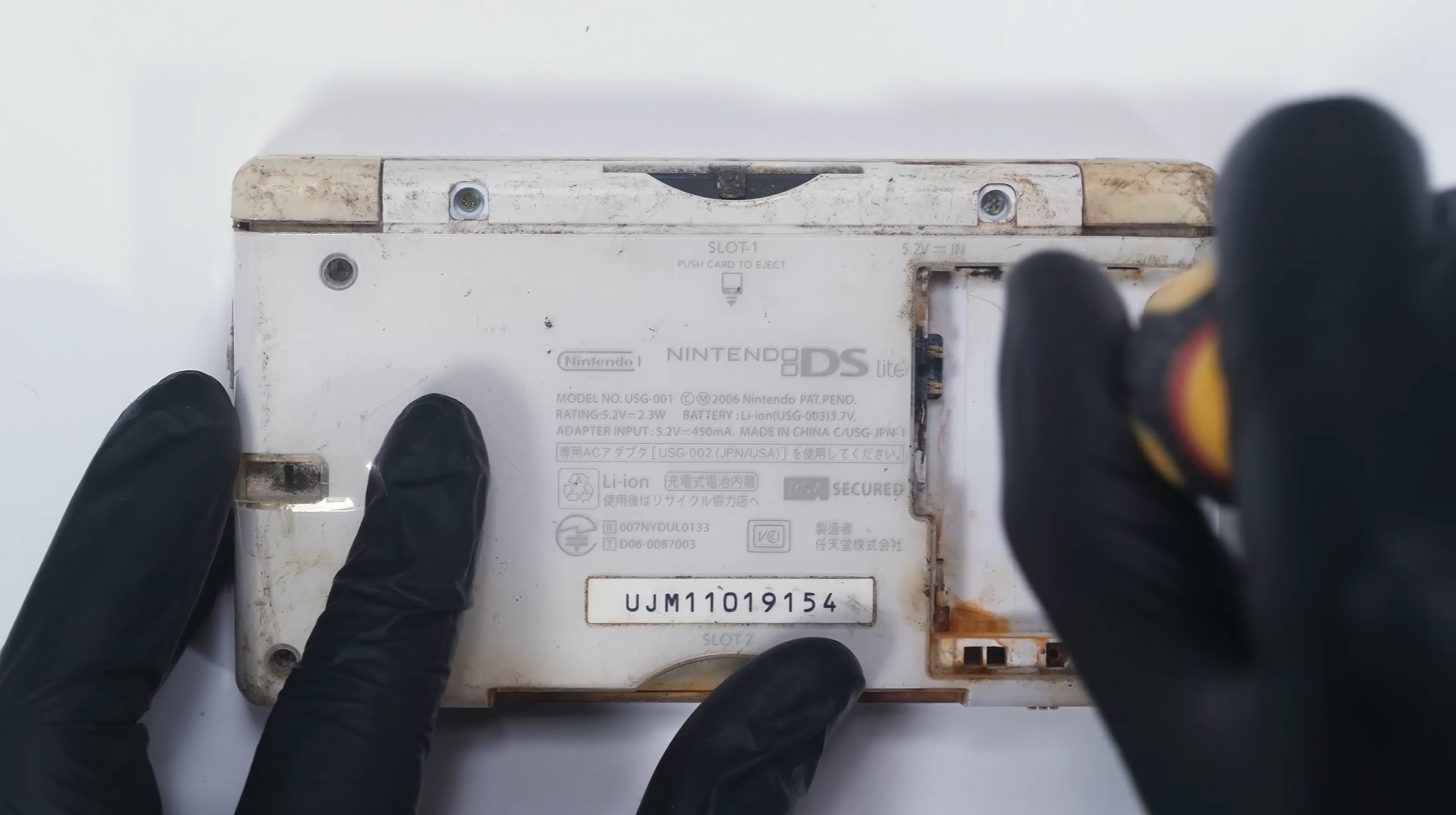 Watching this YouTuber restore a GameBoy Color might fix you too