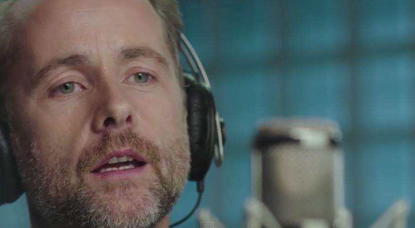 Watch Pippin sing The Hobbit's The Last Goodbye, but don't you dare cry