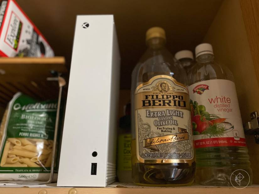 How small is Microsoft’s smallest console, the Xbox Series S?