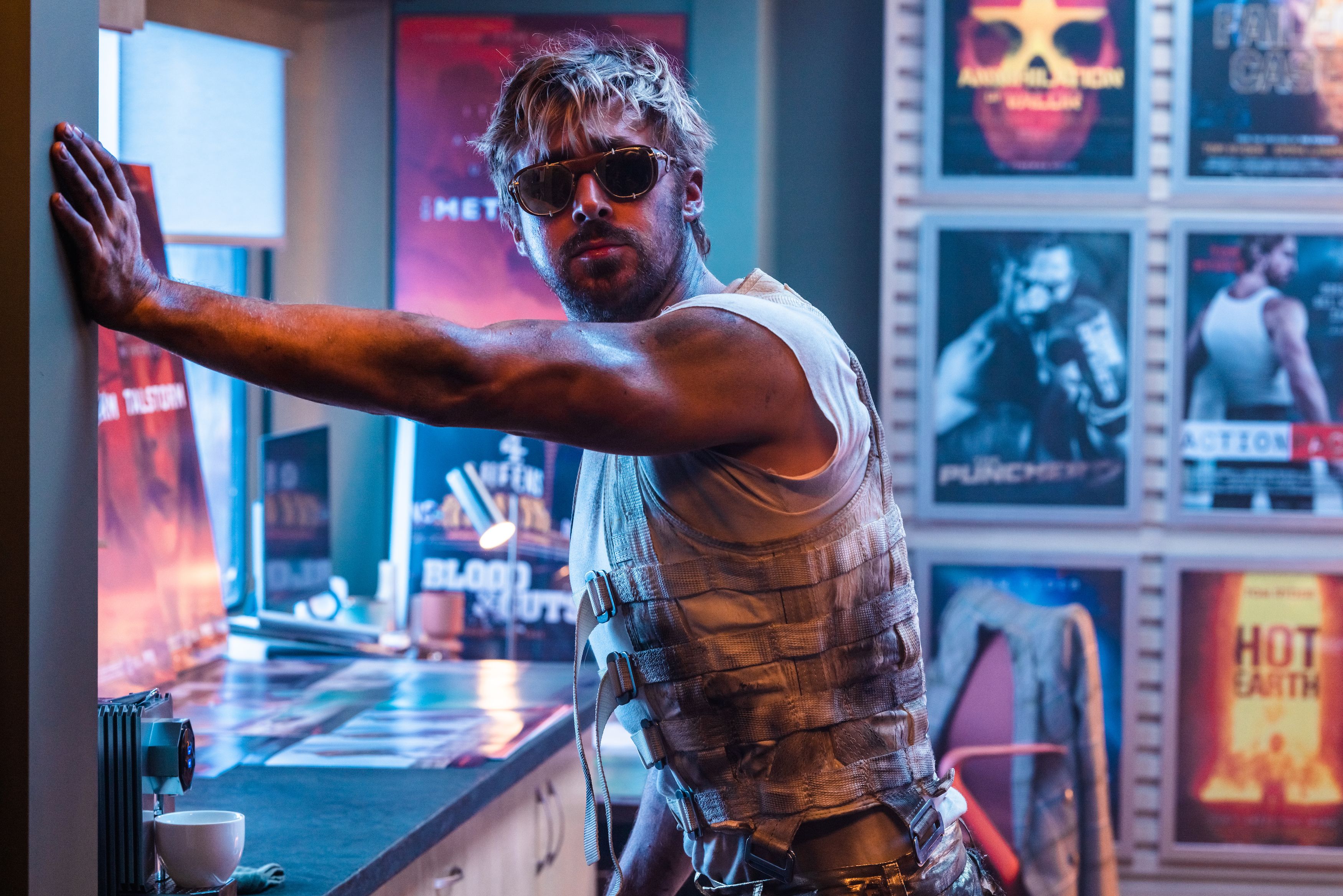 Ryan Gosling concedes the movie-theater phone wars in Fall Guy intro